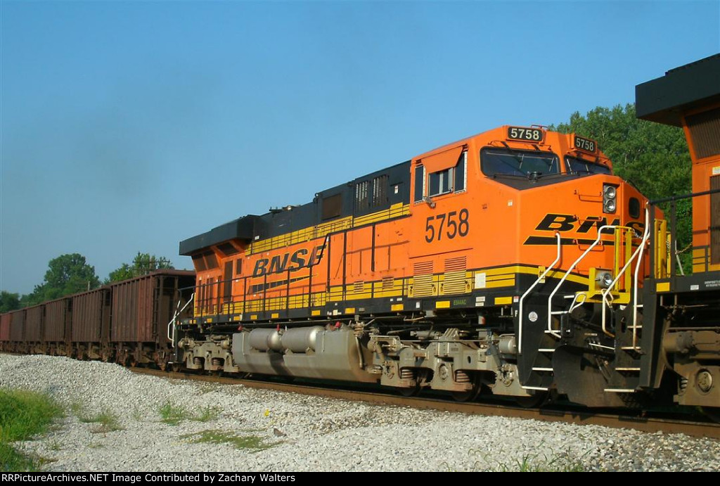 BNSF 5758
